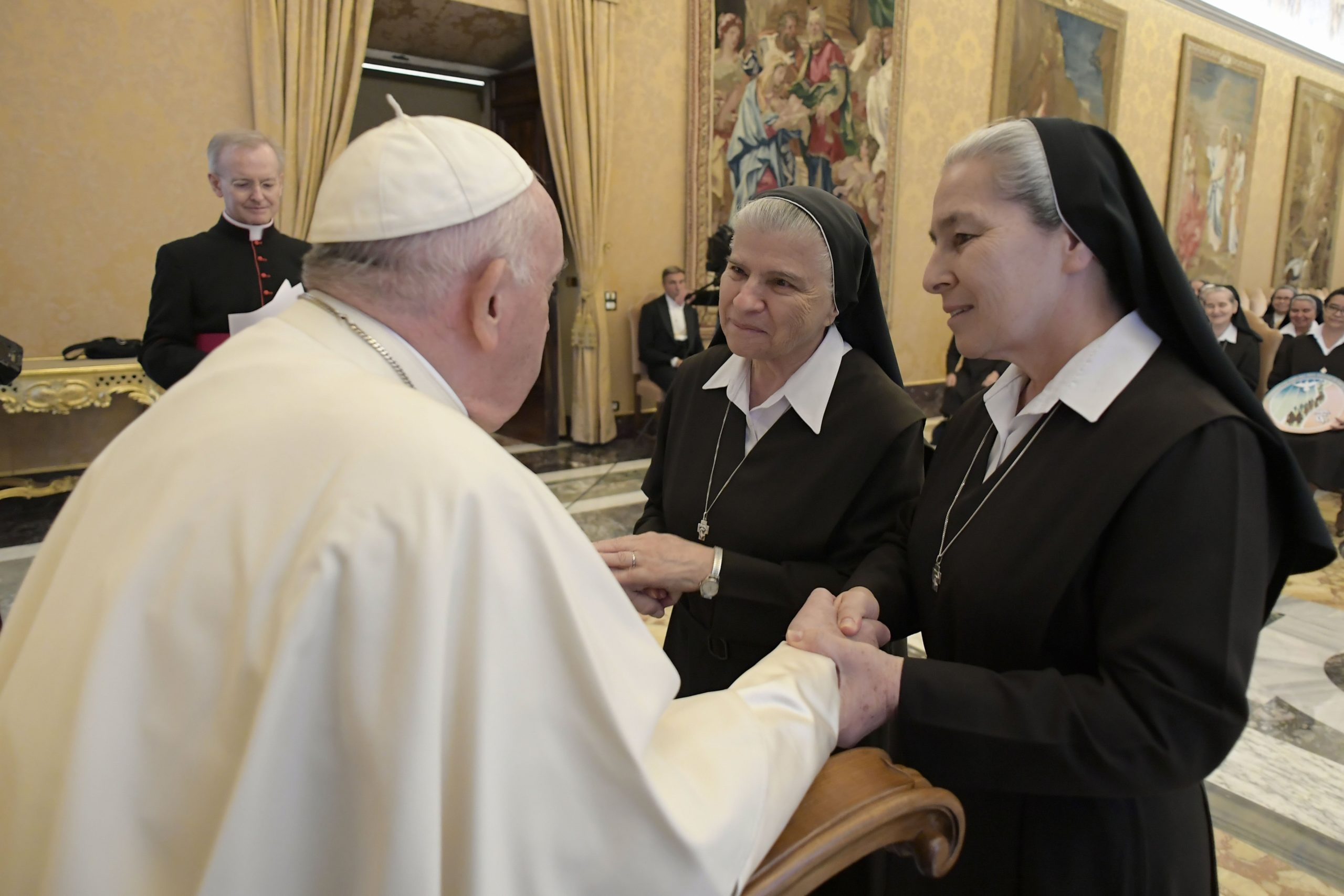 En medio de un mundo ruidoso, busquen el silencio, dice papa a hermanas ...