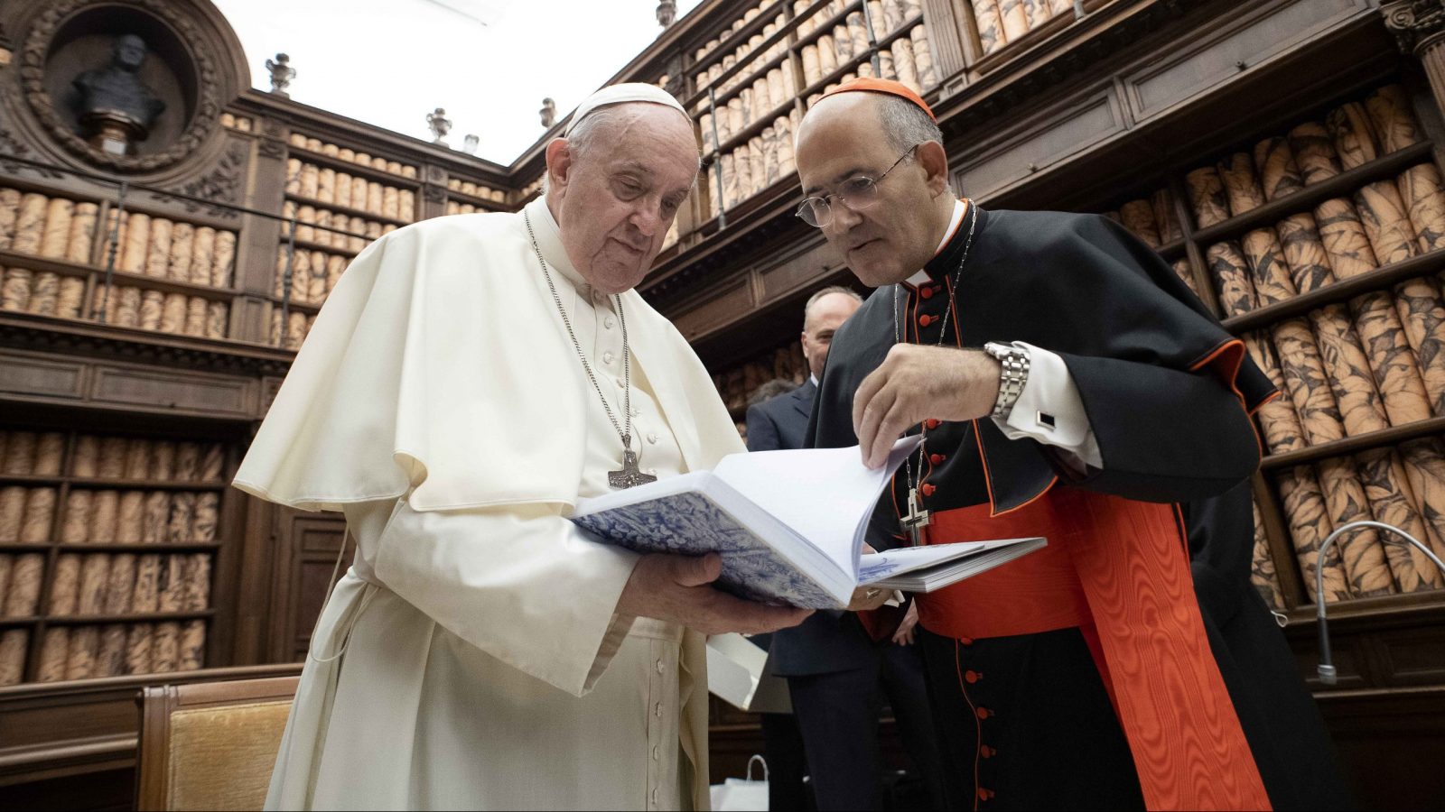 Al nuevo zar de cultura del Vaticano: cuidado con los papas que traen ...