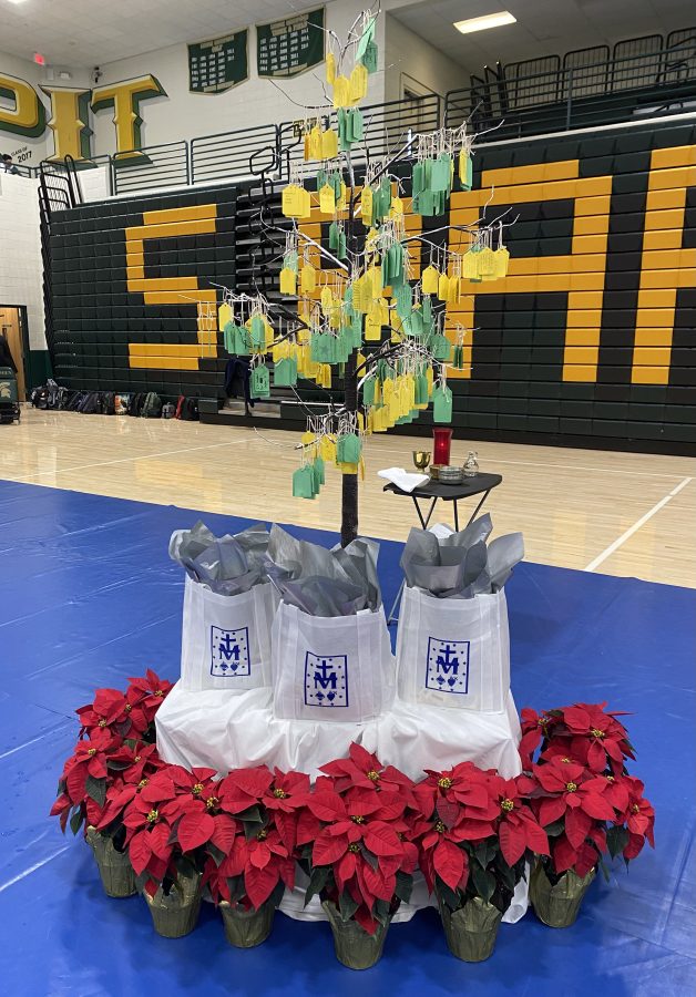 LA: Regalan Medalla Milagrosa a estudiantes | Angelus en Español