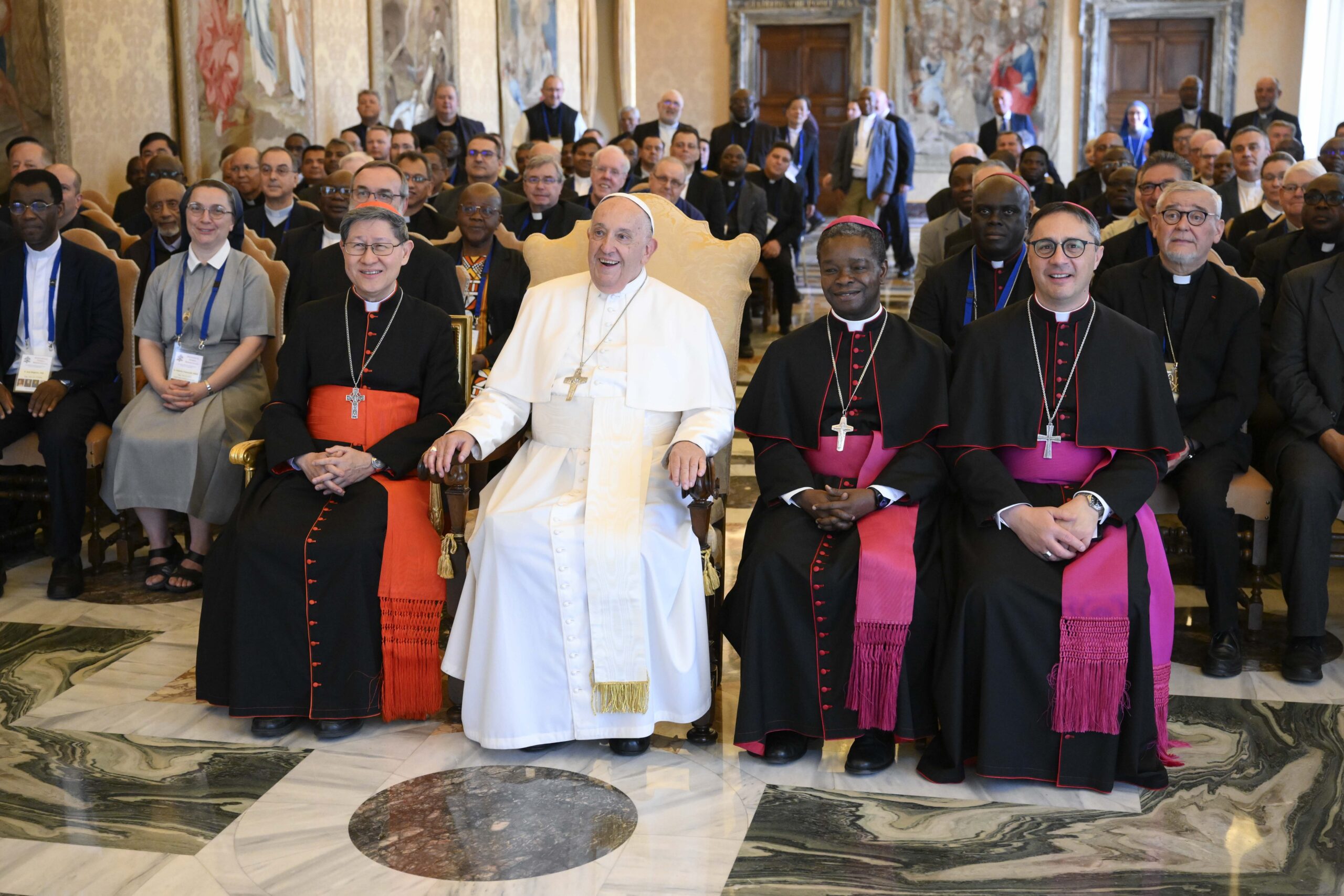 Papa: misionar no es forzar conversiones| Angelus en Español