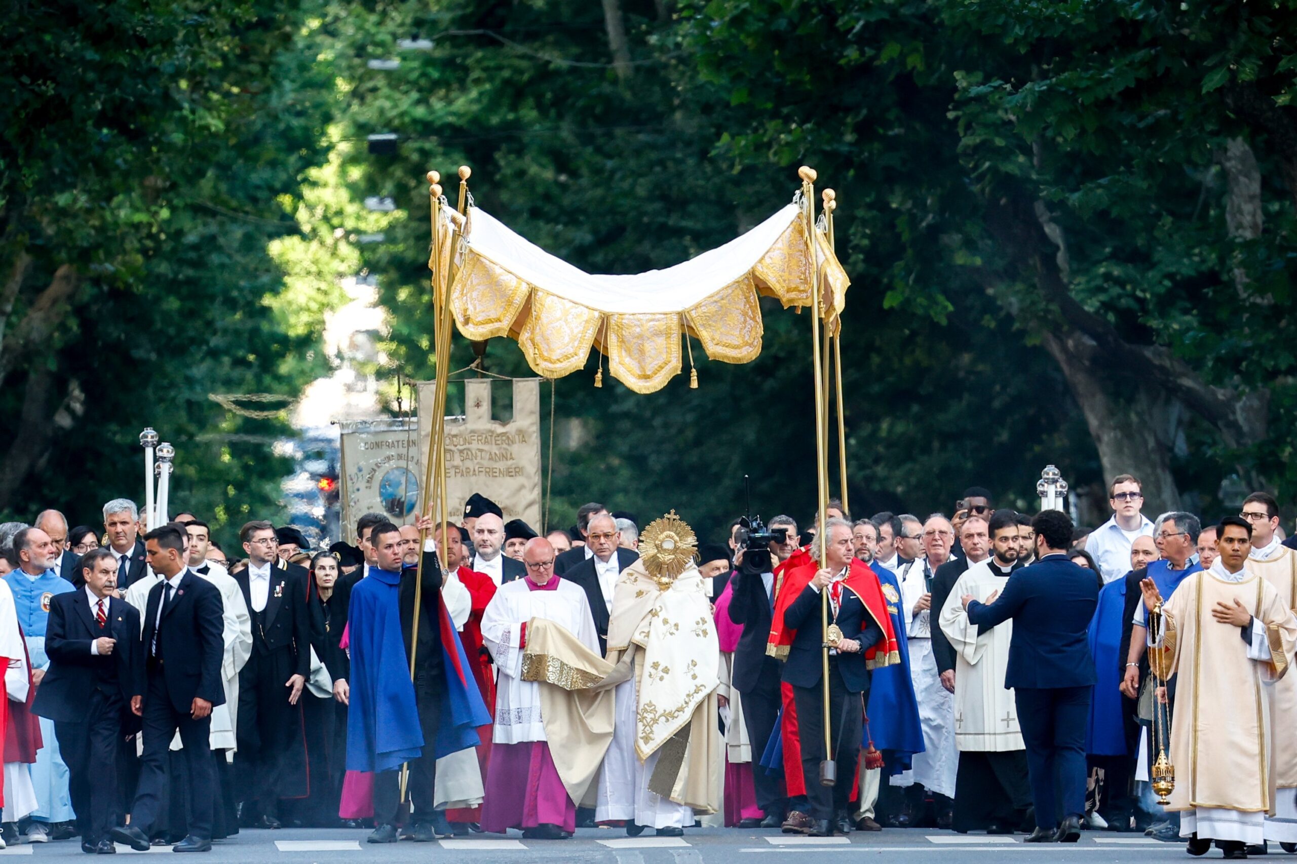 La procesión del Corpus Christi no es un signo de orgullo sino una ...