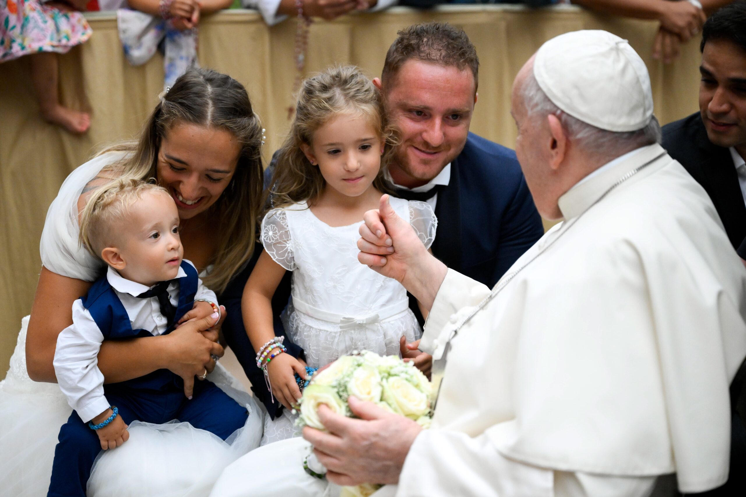 Papa insta a los jóvenes a abrazar su vocación | Angelus en Español